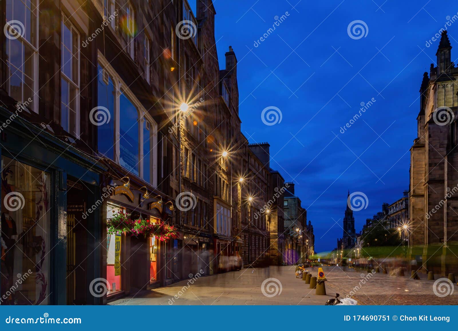 Night Street View of the Edinburgh Downtown Editorial Photo - Image of ...