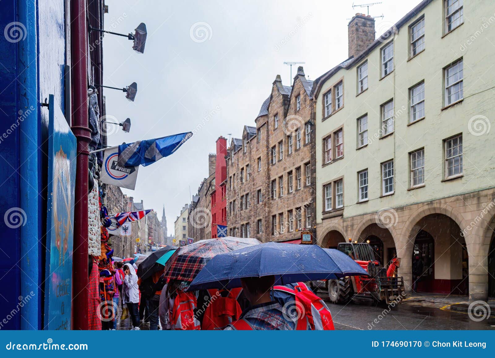 Street View of the Edinburgh Downtown Editorial Image - Image of ...