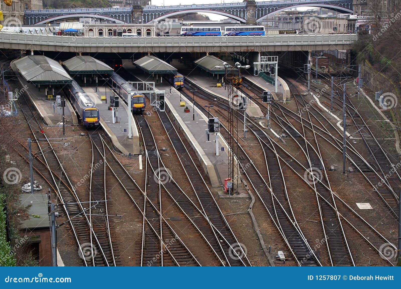Edinburgh S Waverley Train Station Stock Image - Image of tracks, board ...
