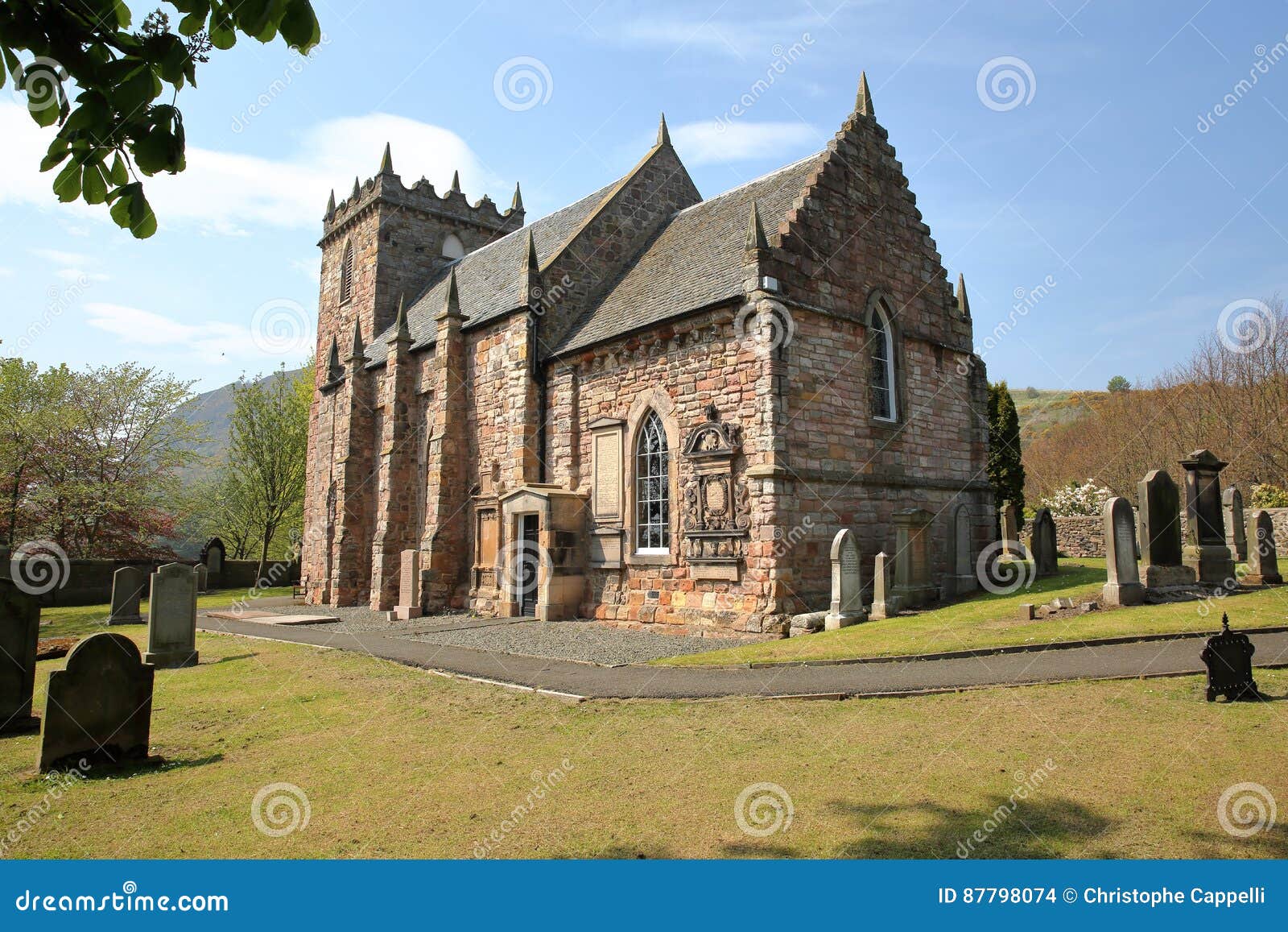 EDINBURGH, SCOTLANDÂ : Duddingston Kirk Stock Photo - Image of ...