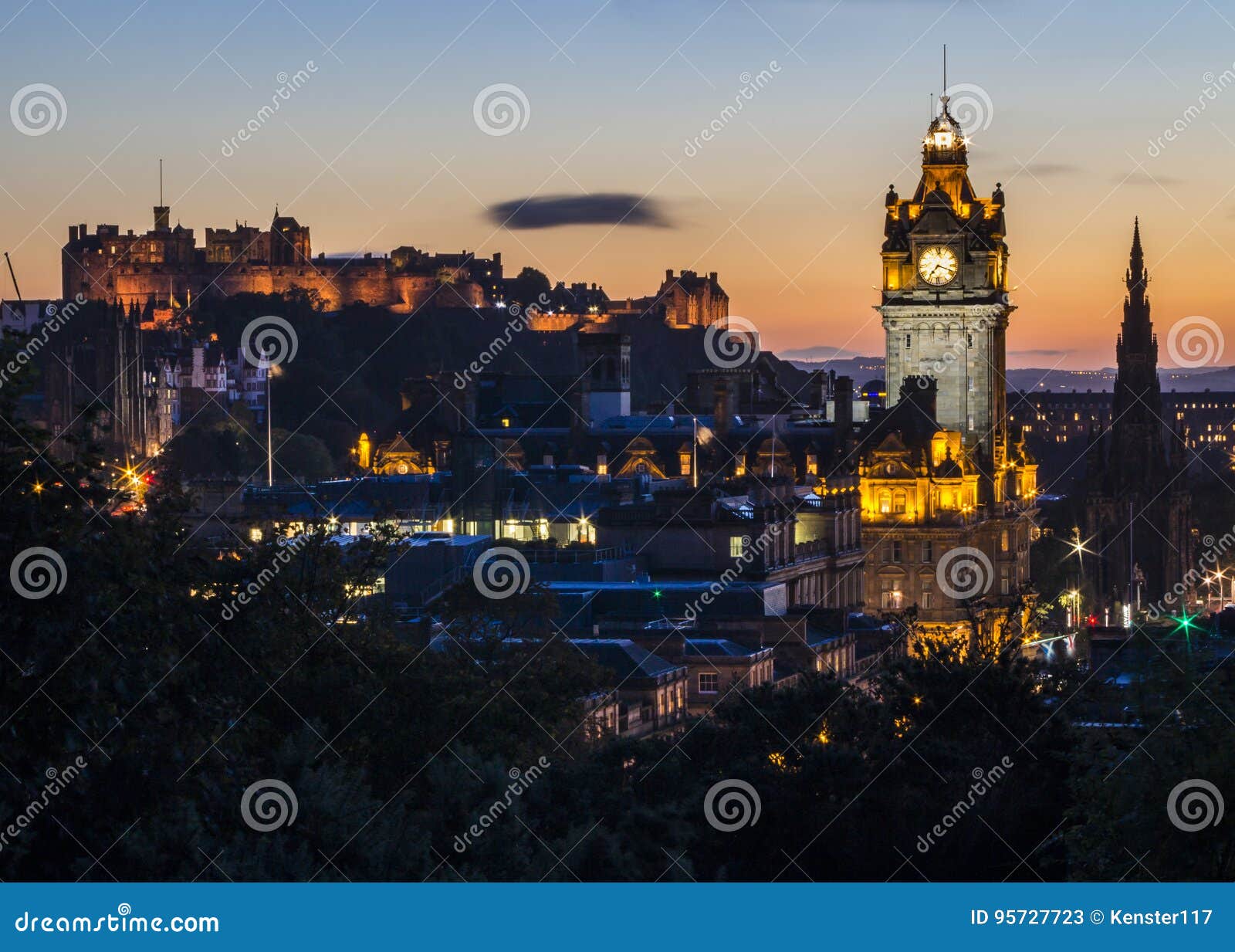 Edinburgh Skyline at dusk stock image. Image of holiday - 95727723