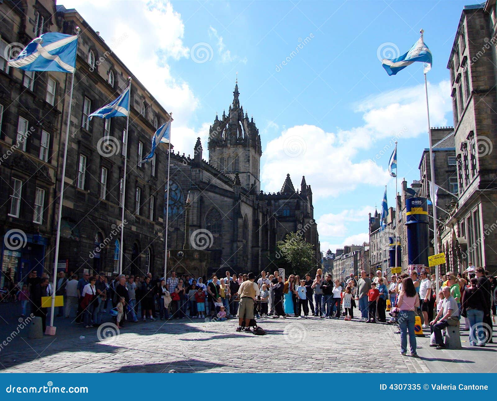 Edinburgh: Street Artist editorial image. Image of flags - 4307335