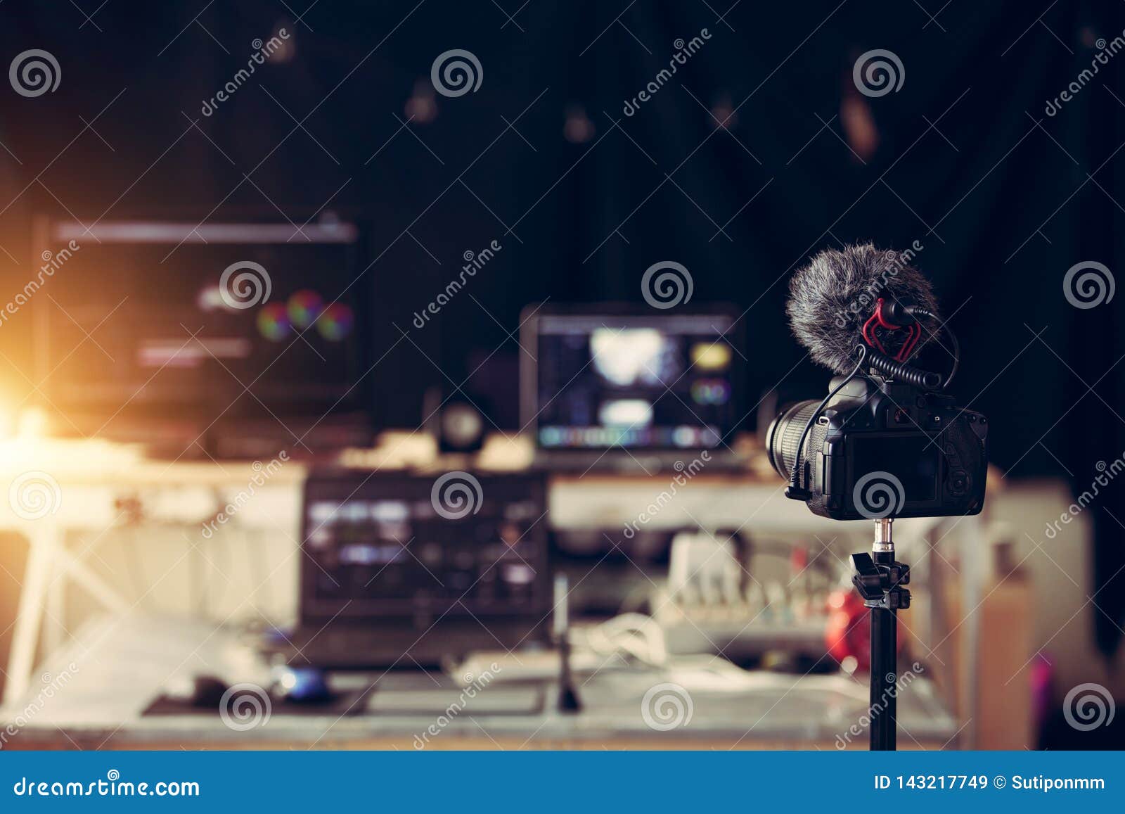 Editor Content Creator Desktop House Studio and Gear Stock Image ...