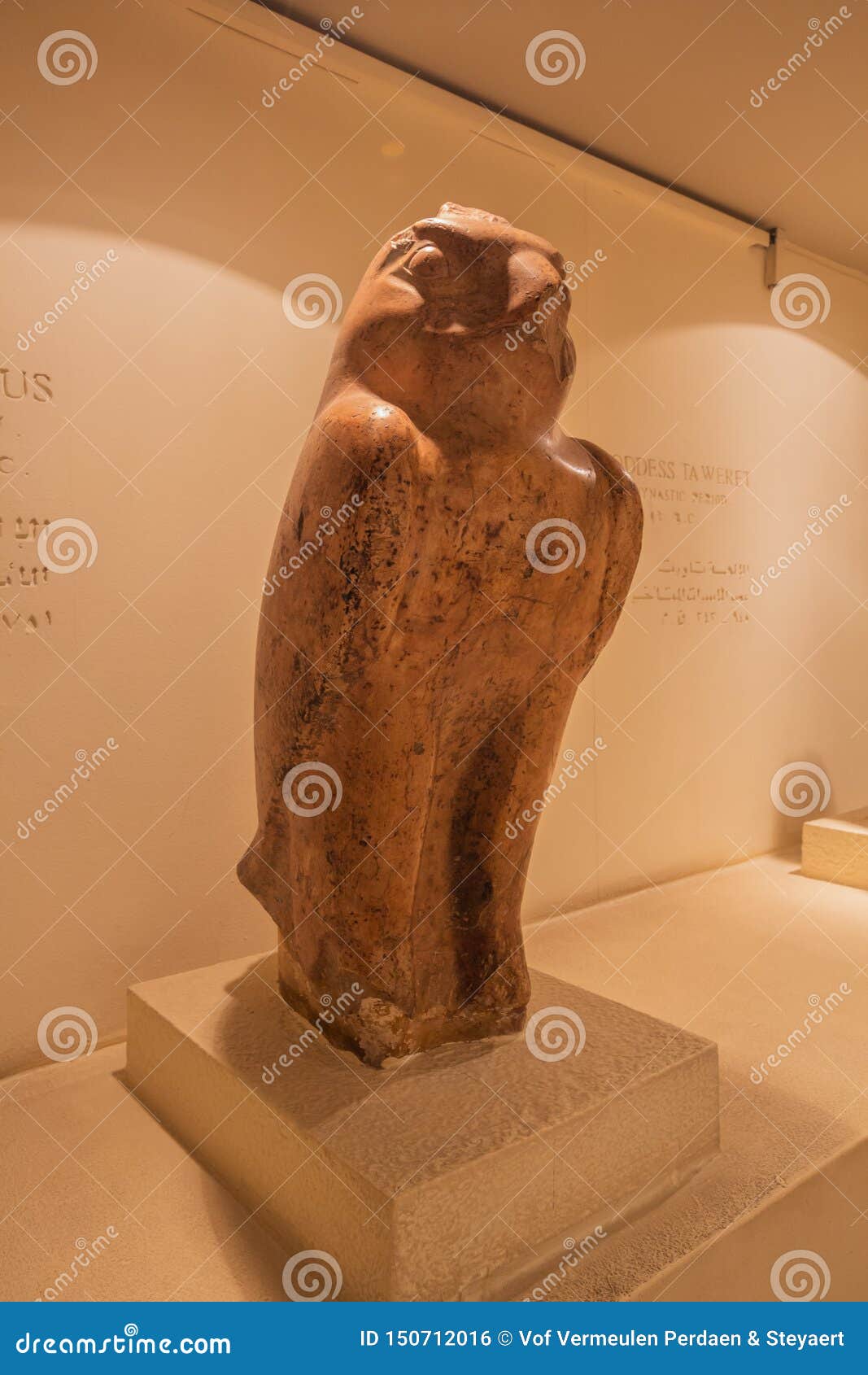 Bird statue of Horus editorial photo. Image of nile - 150712016