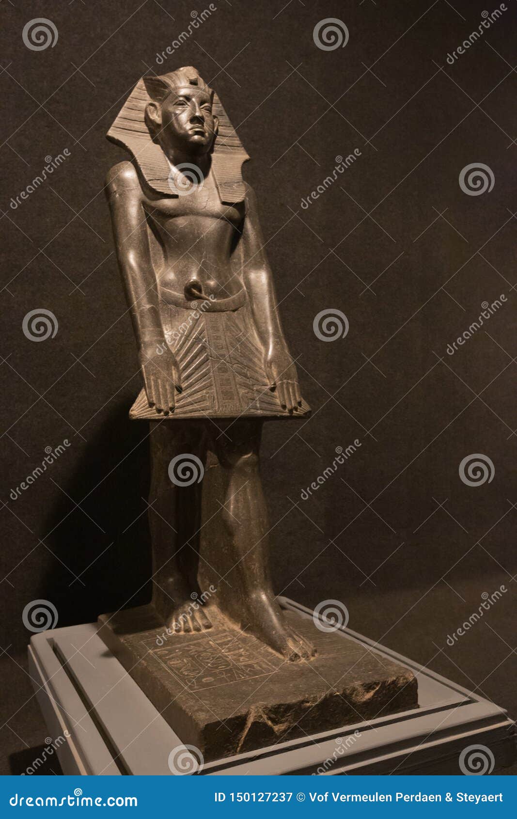 Close Up Of The Statue Of Amenemhat Iii Editorial Photography Image Of Editorial Desert