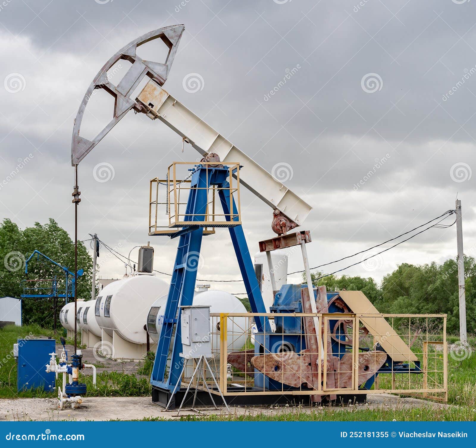 Educational Oil Crane for Studying the Process of Oil Production As a ...