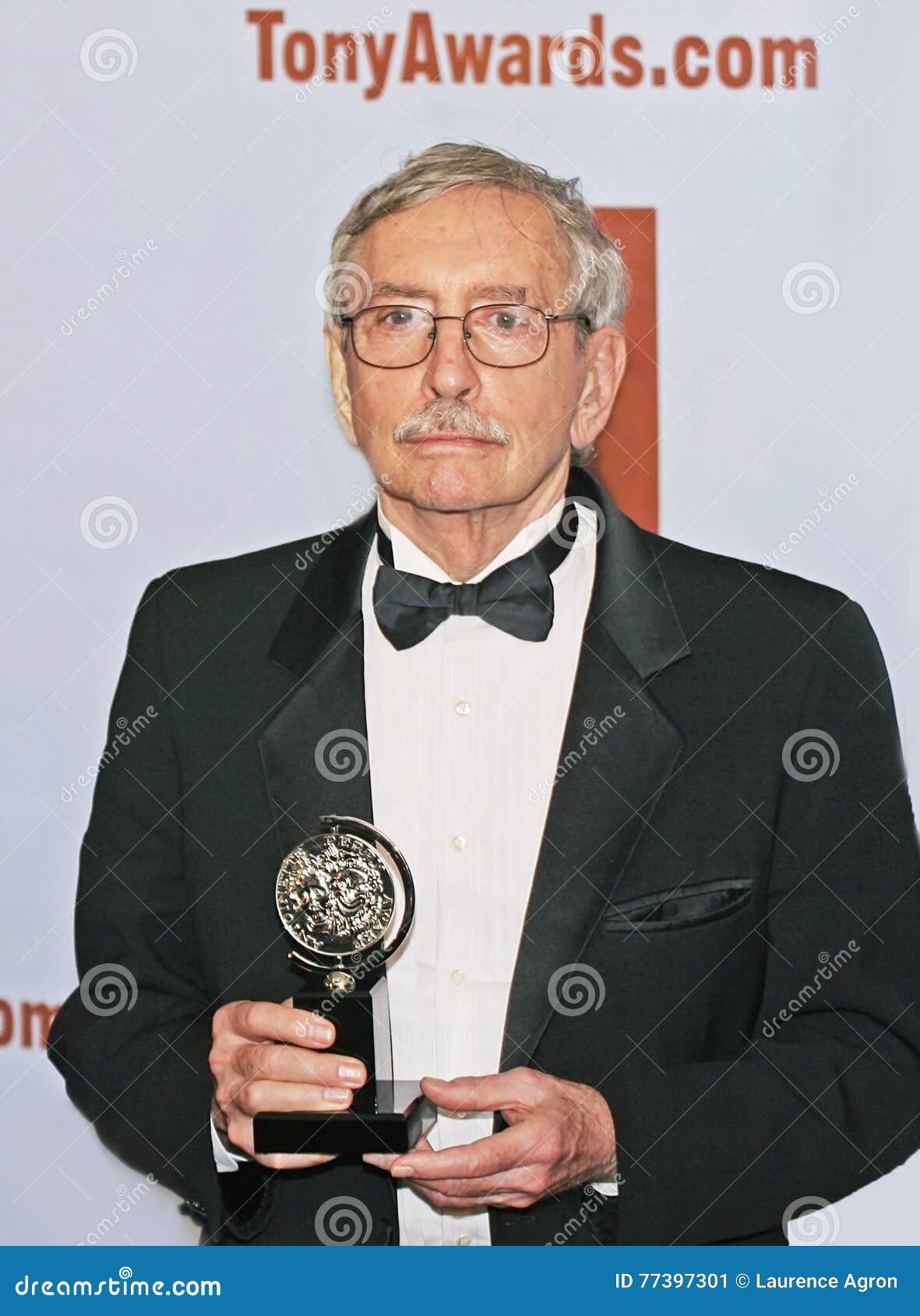 Edward Albee photo éditorial. Image du moustache, honoré - 77397301