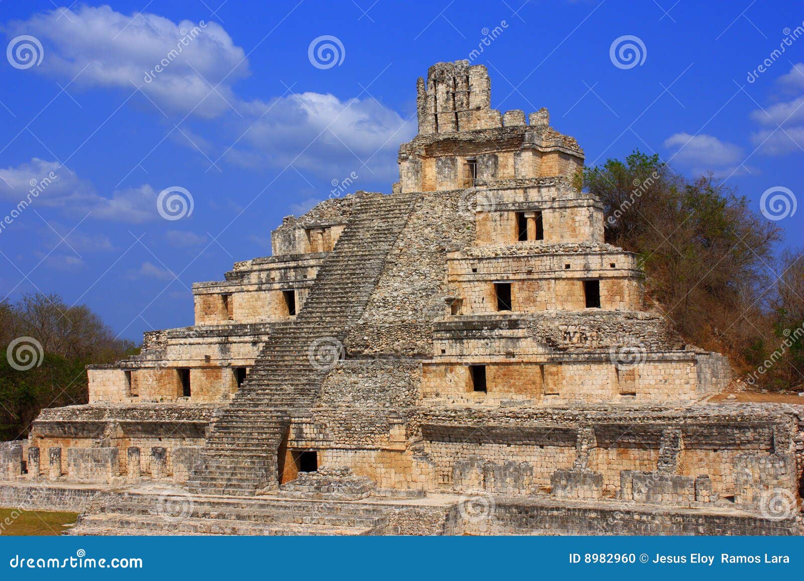 Edzna pyramid stock photo. Image of mayan, architecture - 8982960
