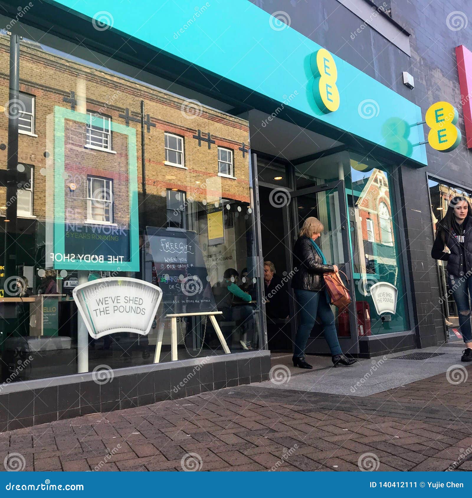 EE store editorial photo. Image of telekom, respective - 140412111