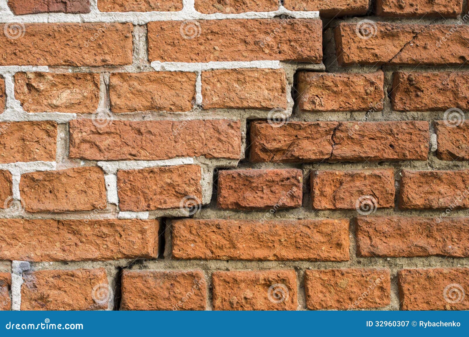 Een Barst in Een Bakstenen Muur Stock Afbeelding - Image of baksteen ...