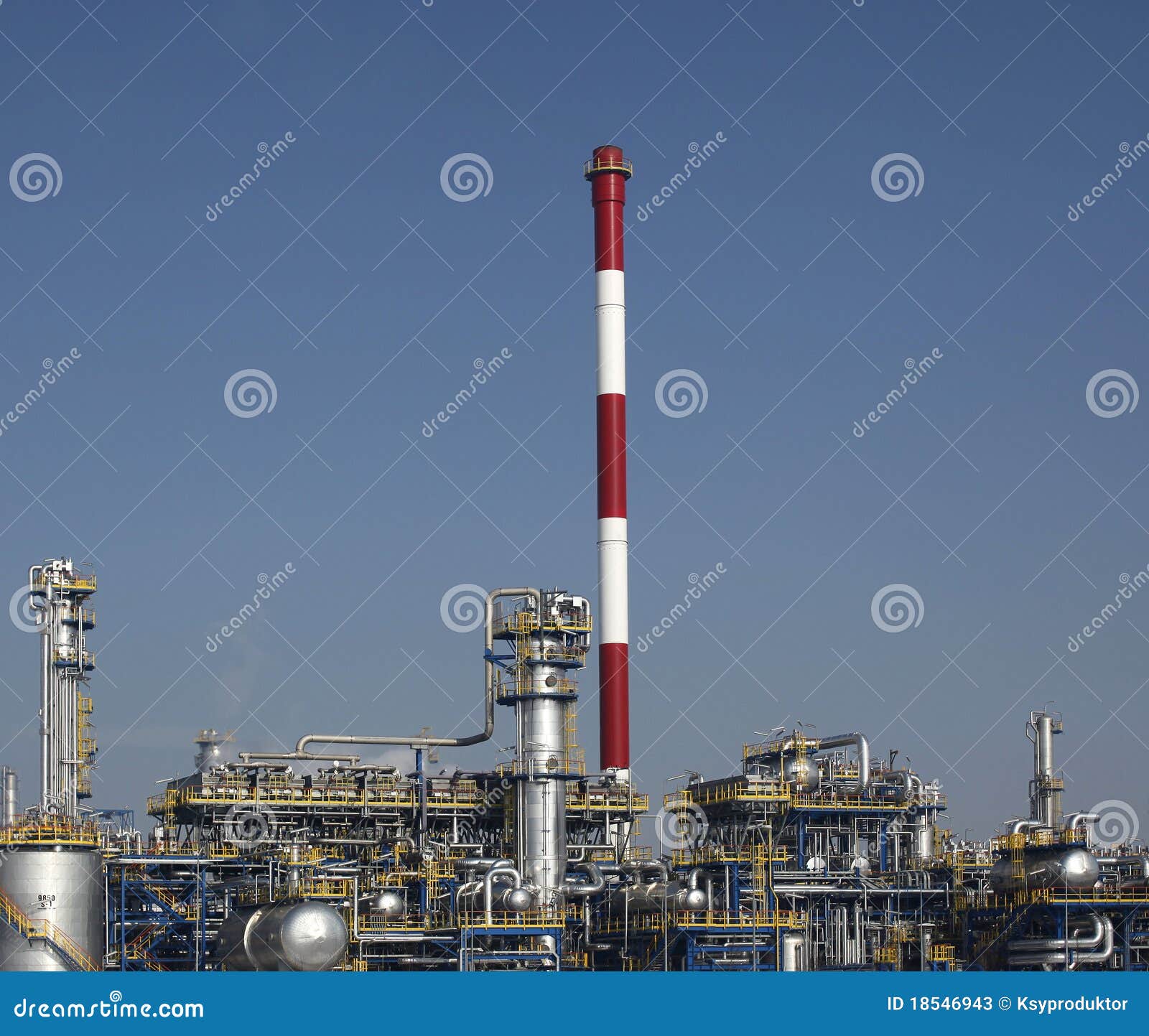 Een Complexe Deel Van Raffinaderij Stock Afbeelding - Image of beeld ...