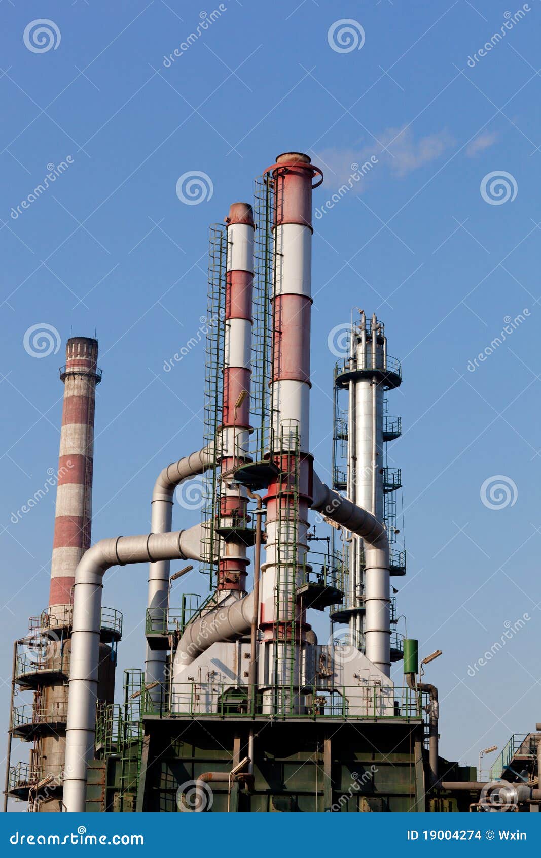 Een Complexe Deel Van Raffinaderij Stock Foto - Image of raffinaderij ...