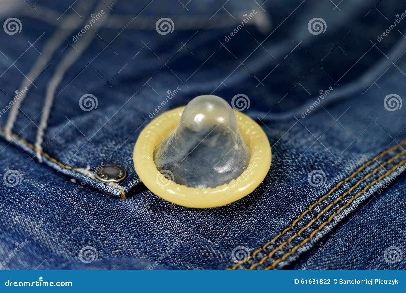 Een condoom stock foto. Image of veilig, latex, geslacht - 61631822