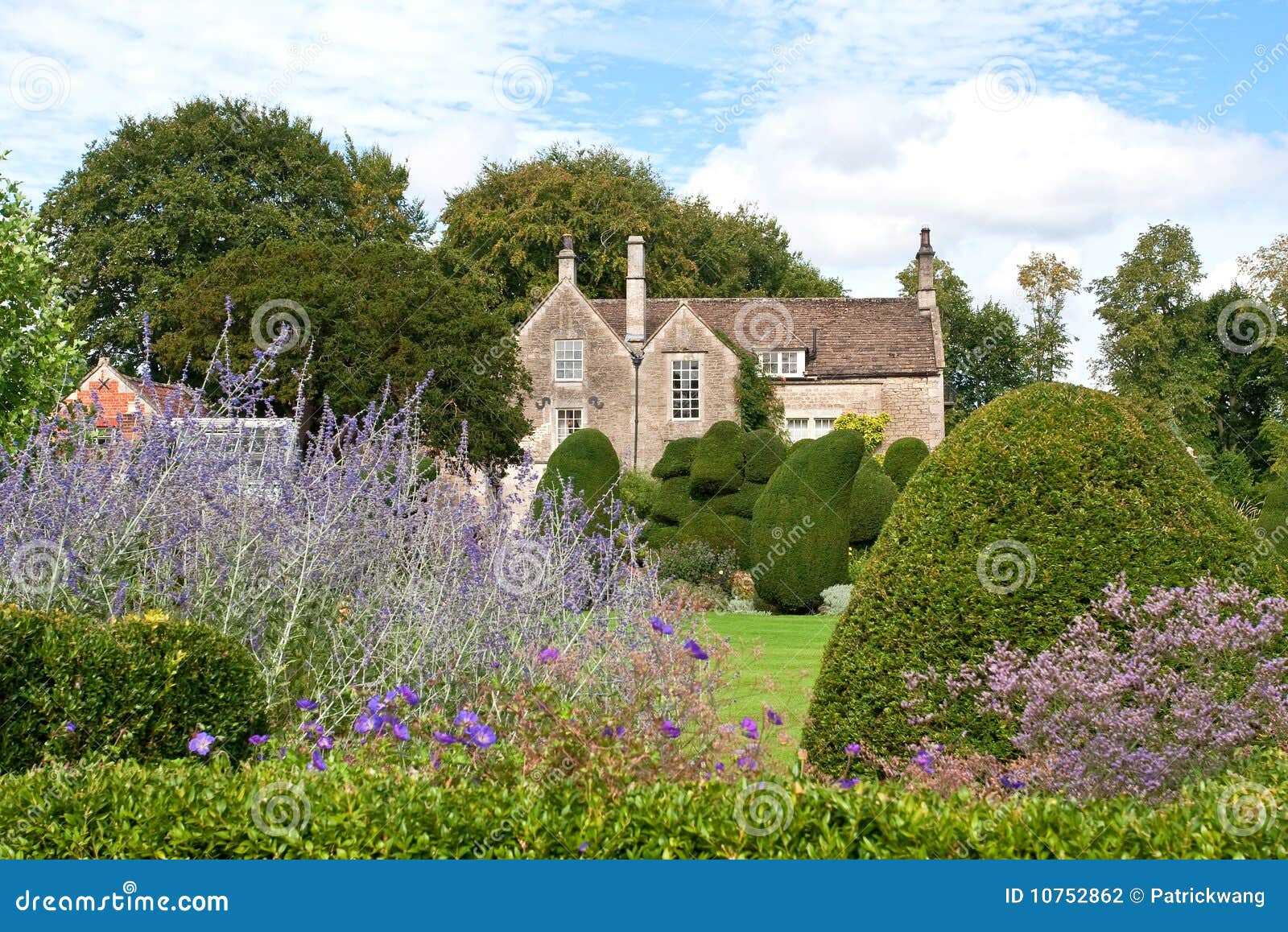 Een Engels Huis Van De Tuin Redactionele Fotografie - Image of rood ...