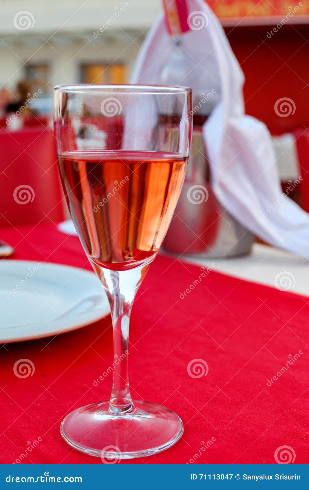 Een Glas Wijn Met De Vlek Van De Lip Stock Afbeelding - Image of diner ...