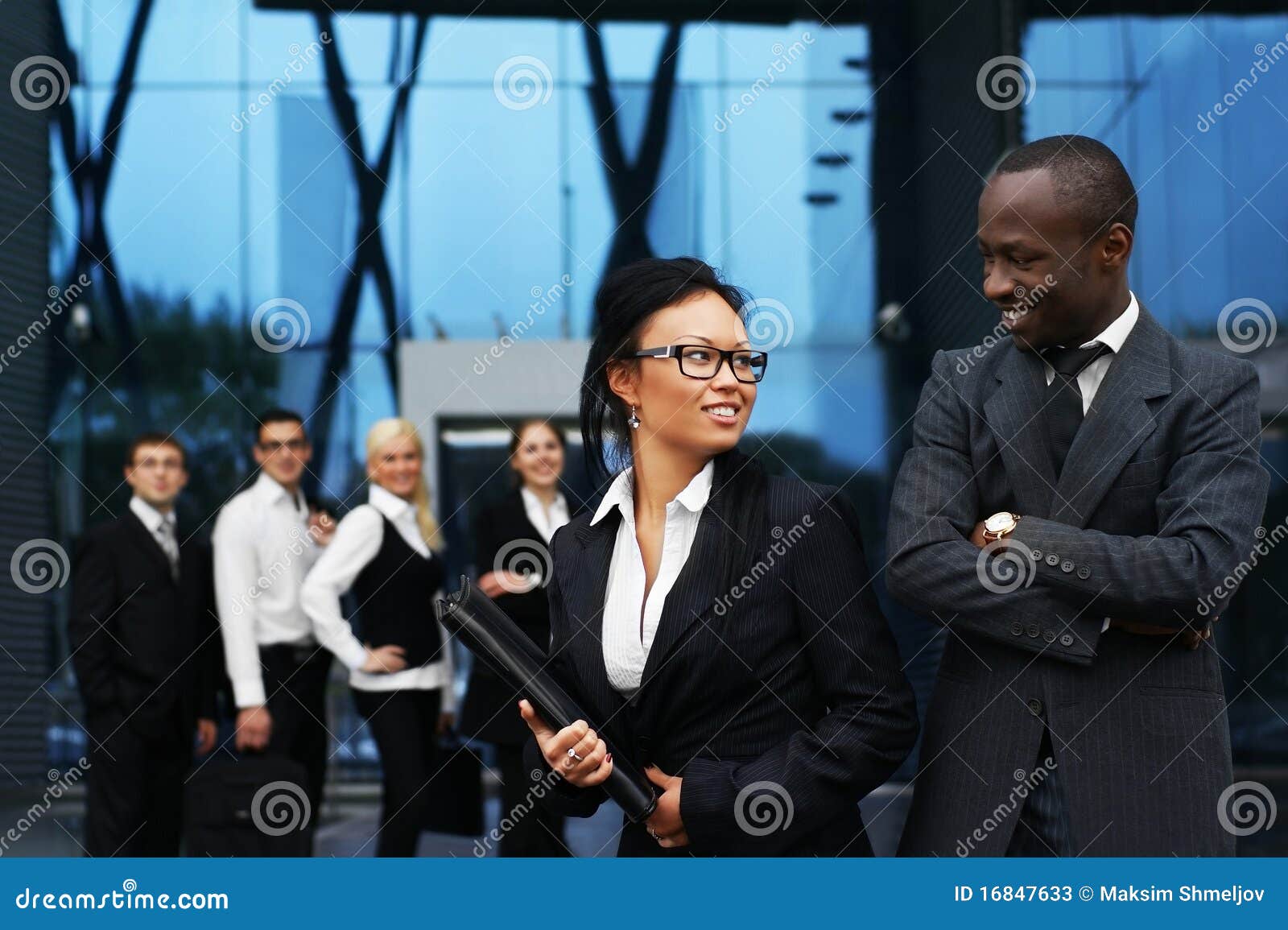 Een Jong Bedrijfspaar in Formele Kleding Stock Afbeelding - Image of ...