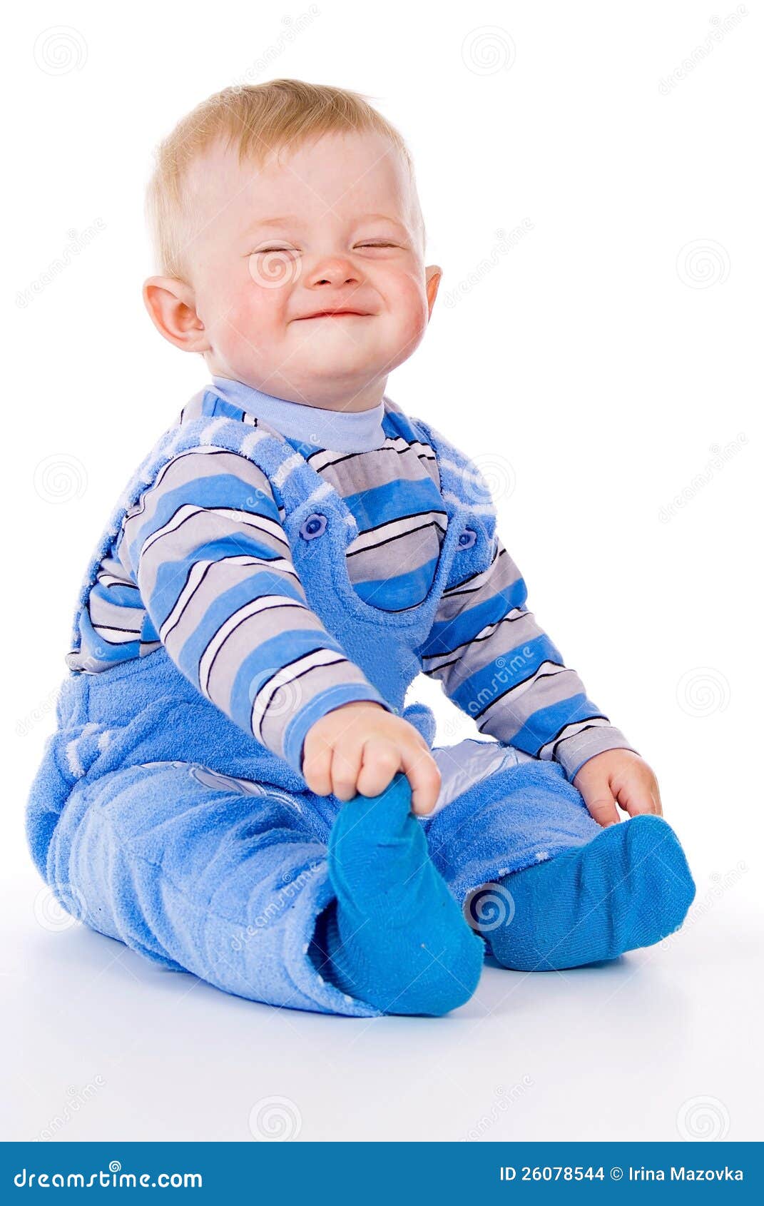 Een Klein Kind Zit En Lacht Stock Foto - Image of uitdrukking, pret ...