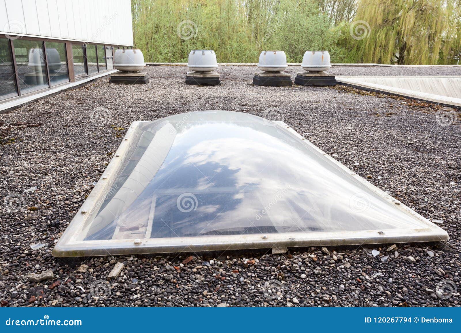 Een Koepel op het dak stock foto. Image of technologie - 120267794