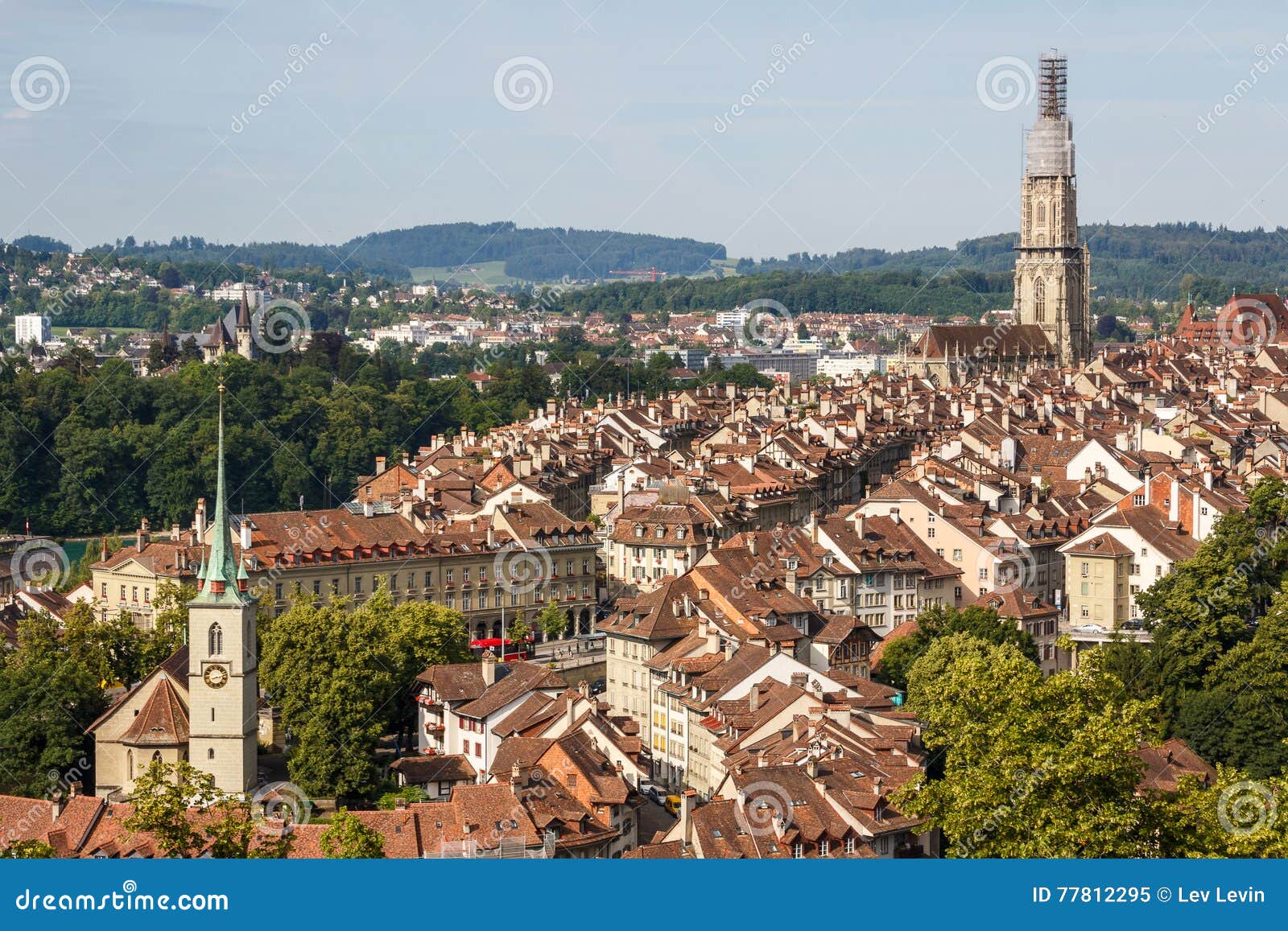 Een Mening Aan De Oude Stad Van Bern Stock Afbeelding - Image of ...