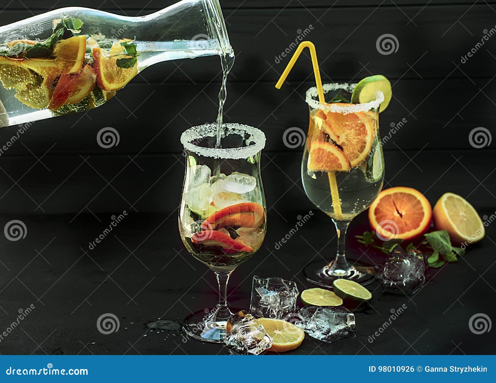 Een Nuttige De Zomer Koeldrank Stock Foto - Image of ingrediënten, mooi ...