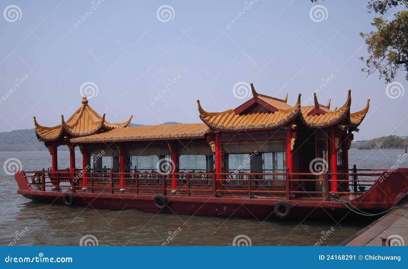 Een oude Chinese boot stock afbeelding. Image of park - 24168291