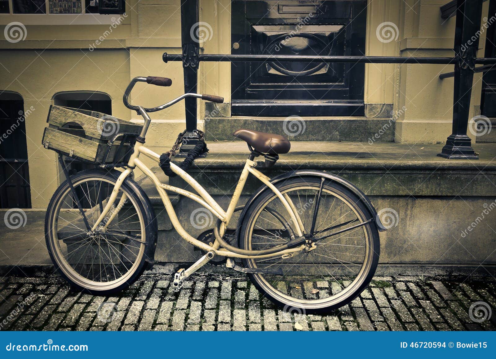 Een oude fiets stock foto. Image of amsterdam, fiets - 46720594