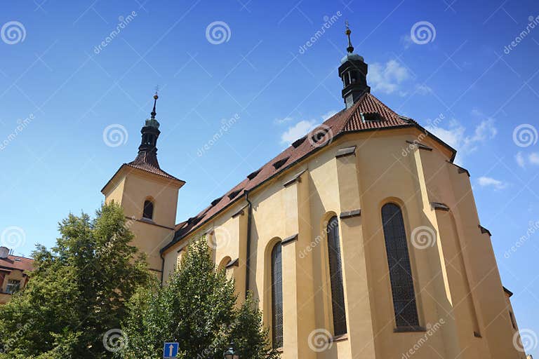 Een oude kerk in Praag stock afbeelding. Image of gezicht - 35502023