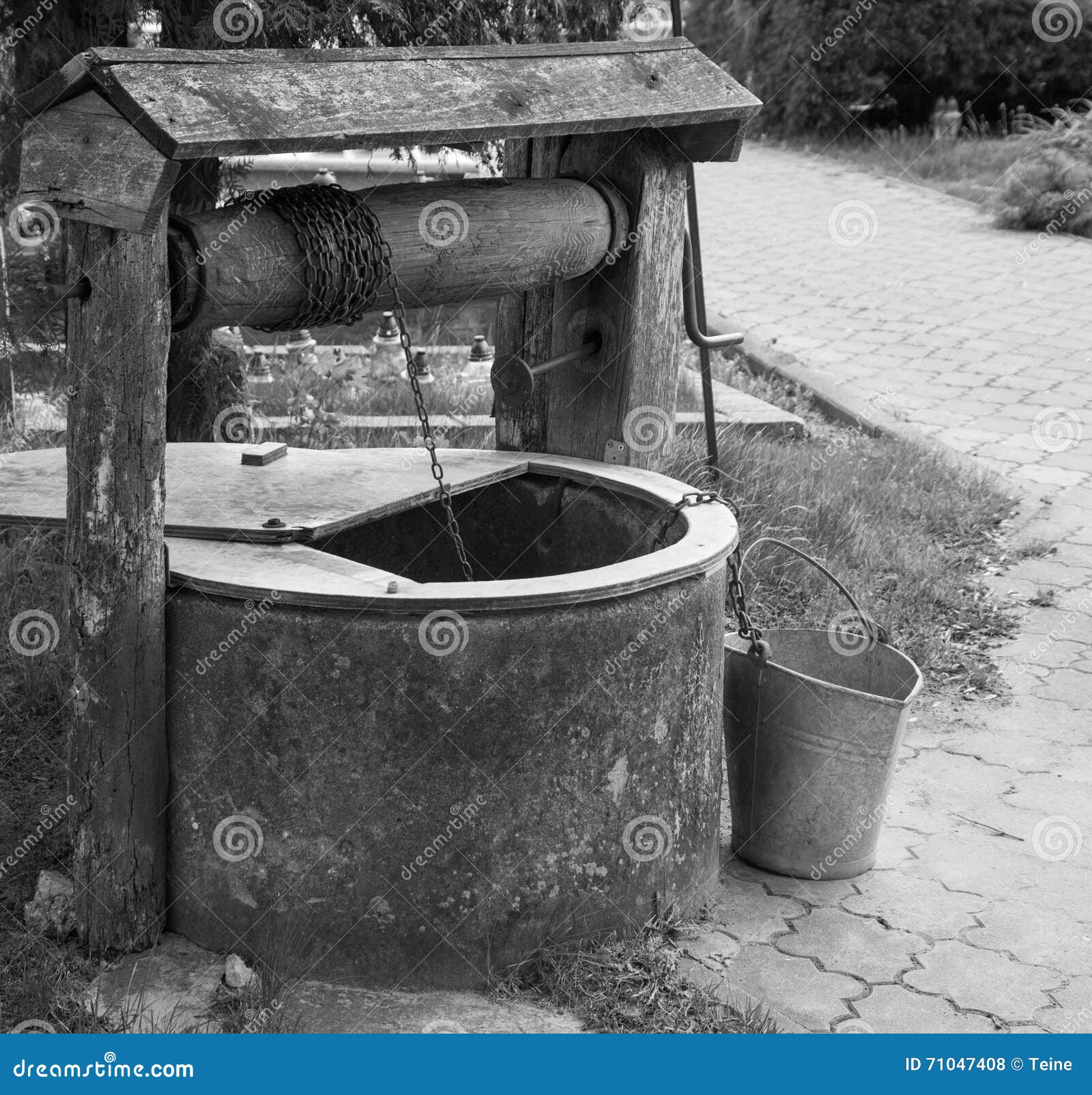 Een put stock foto. Image of retro, naast, enkelvoudig - 71047408