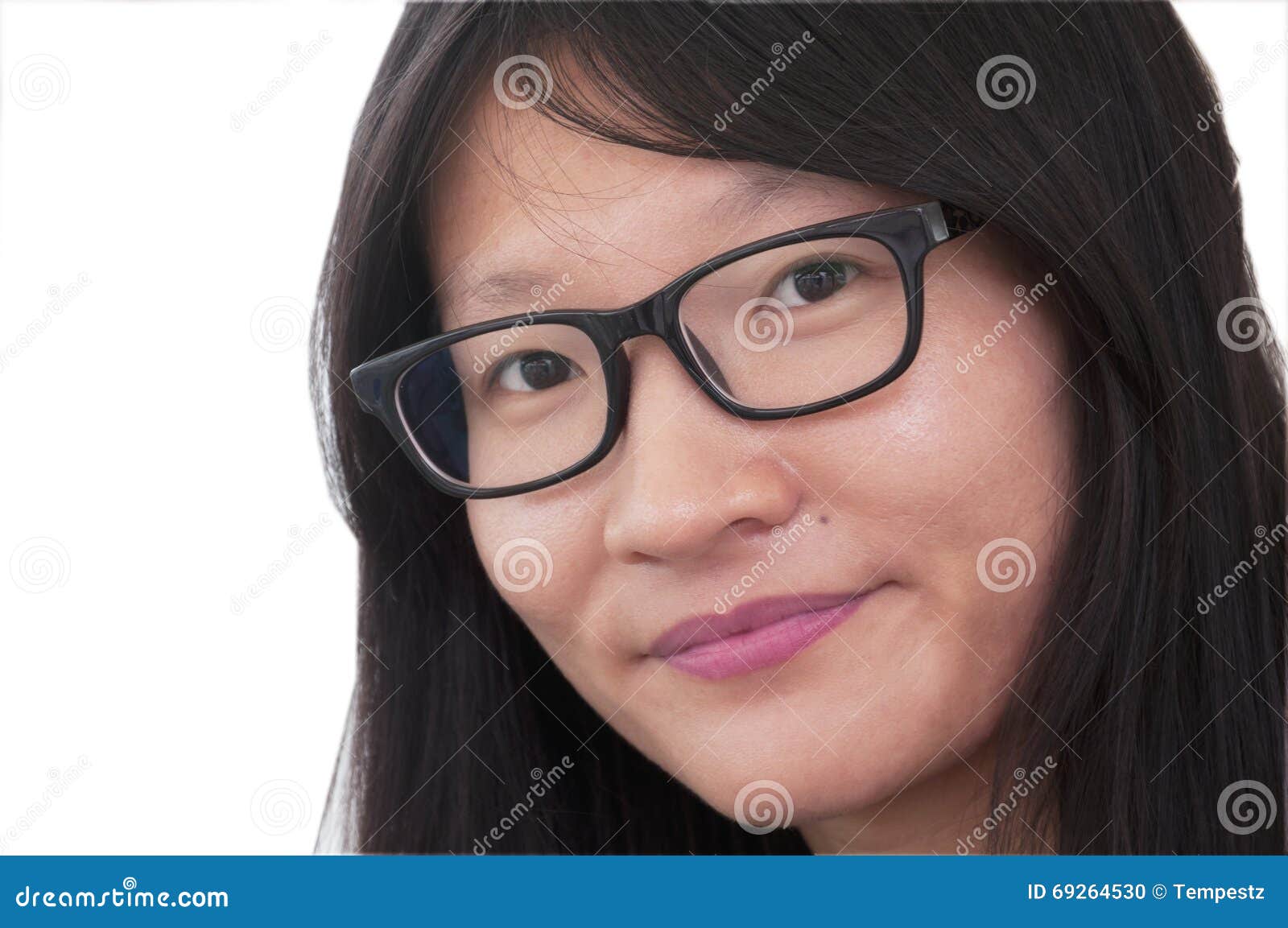 Een smirking Chinese vrouw stock foto. Image of roken - 69264530