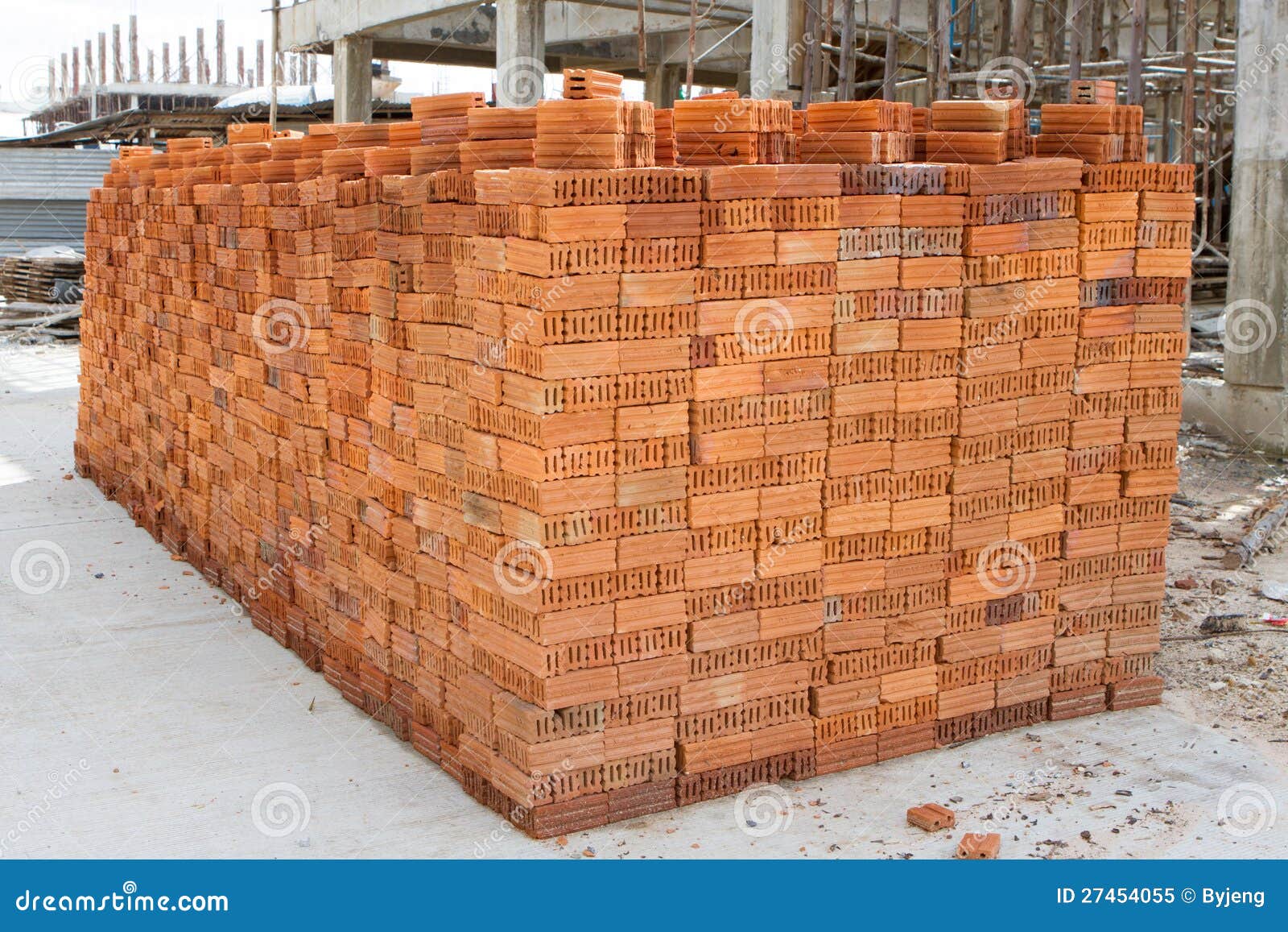 Een stapel bakstenen stock afbeelding. Image of bruin - 27454055