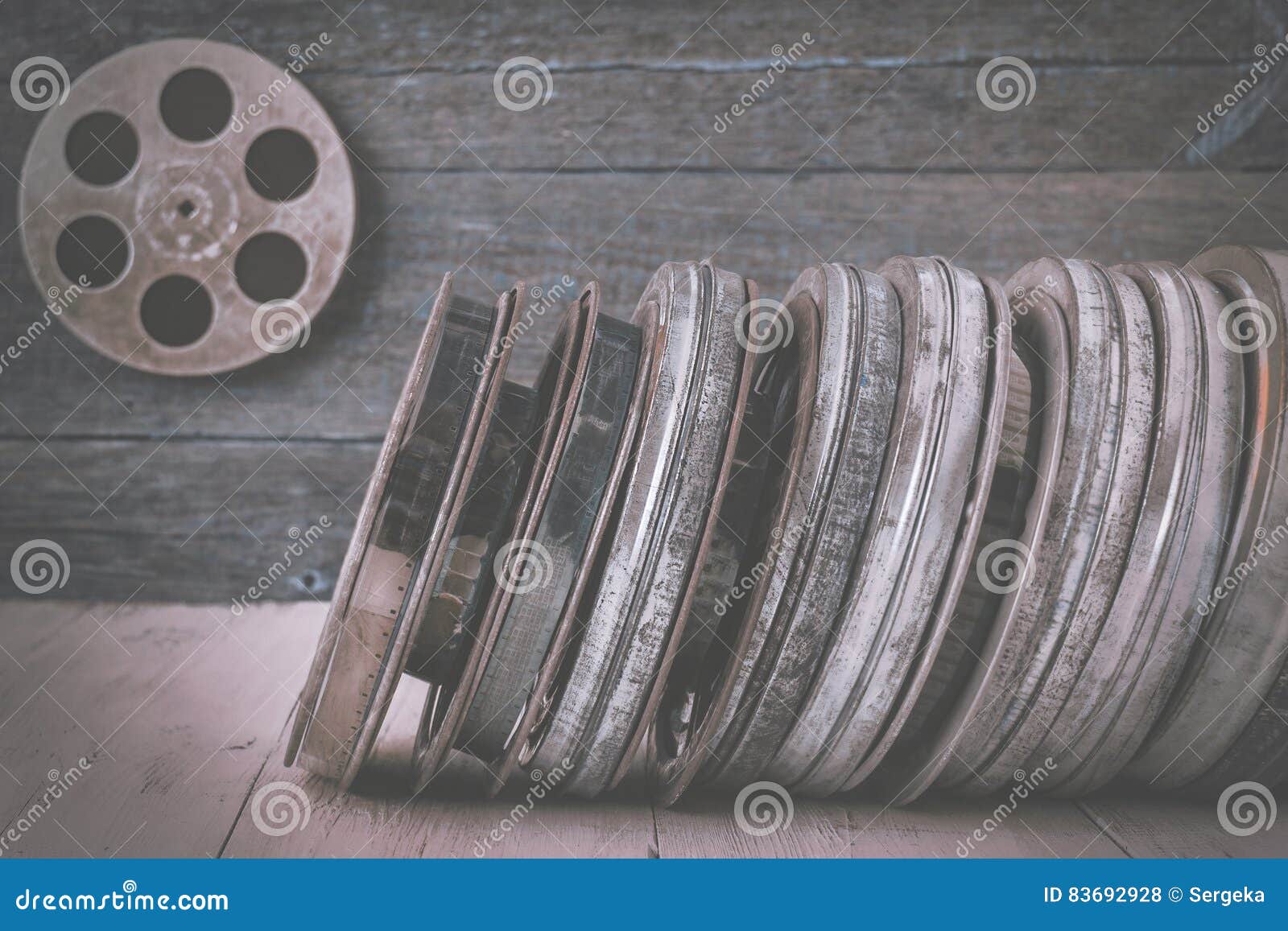 Een stapel oude films stock foto. Image of opslag, stapel - 83692928