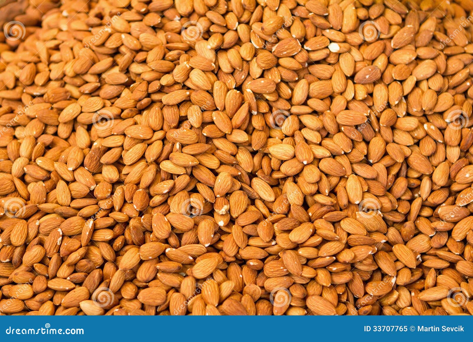 Een Stapel Van Pitten Van Bittere Amandelen Stock Afbeelding - Image of ...