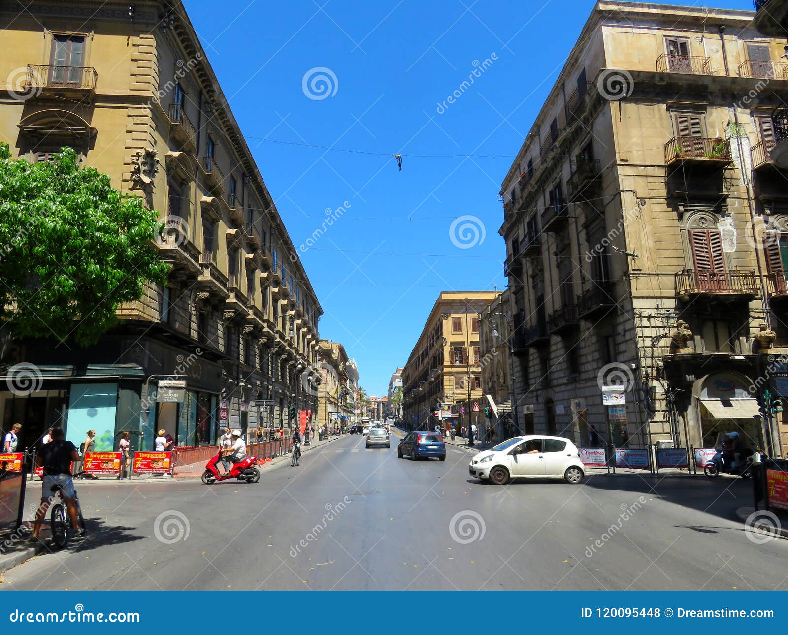Een Straat in Het Stadscentrum Van Palermo, Italië Redactionele Stock ...