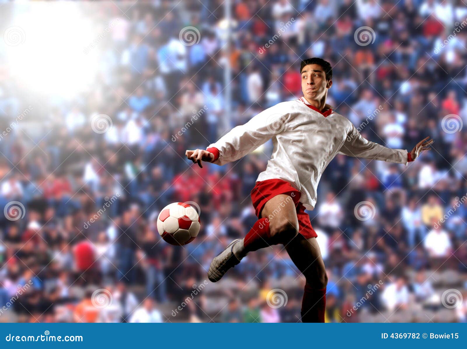 Een voetballer stock foto. Image of speler, dribbelen - 4369782