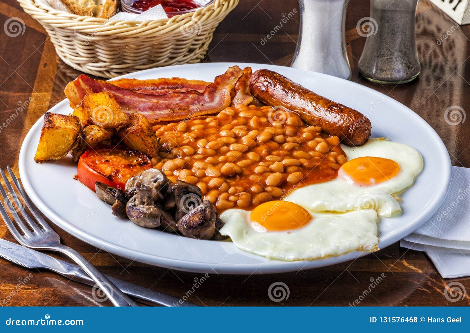 Een Volledig Engels Ontbijt Stock Foto - Image of bonen, koffie: 131576468