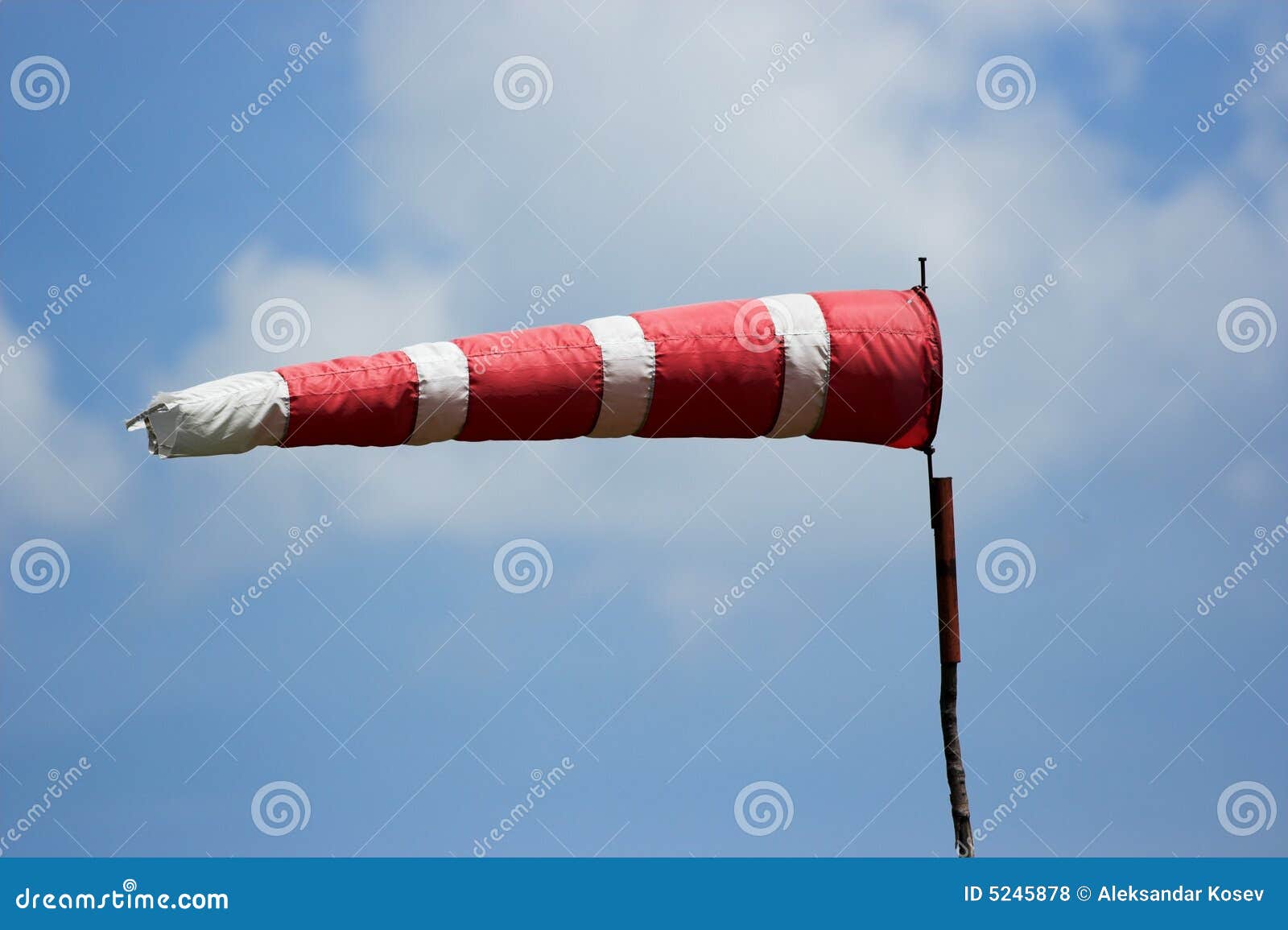 Een windsok stock foto. Image of vervoer, rood, luchthaven - 5245878