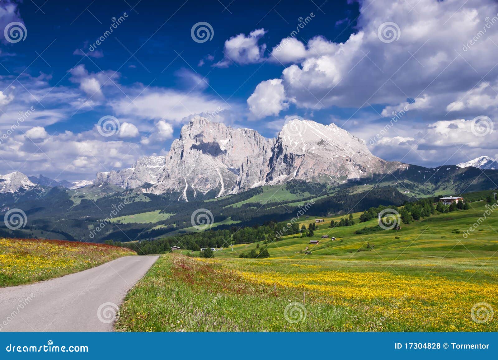 Eenzame Weg in De Italiaanse Alpen Stock Foto - Image of europa, hemel ...