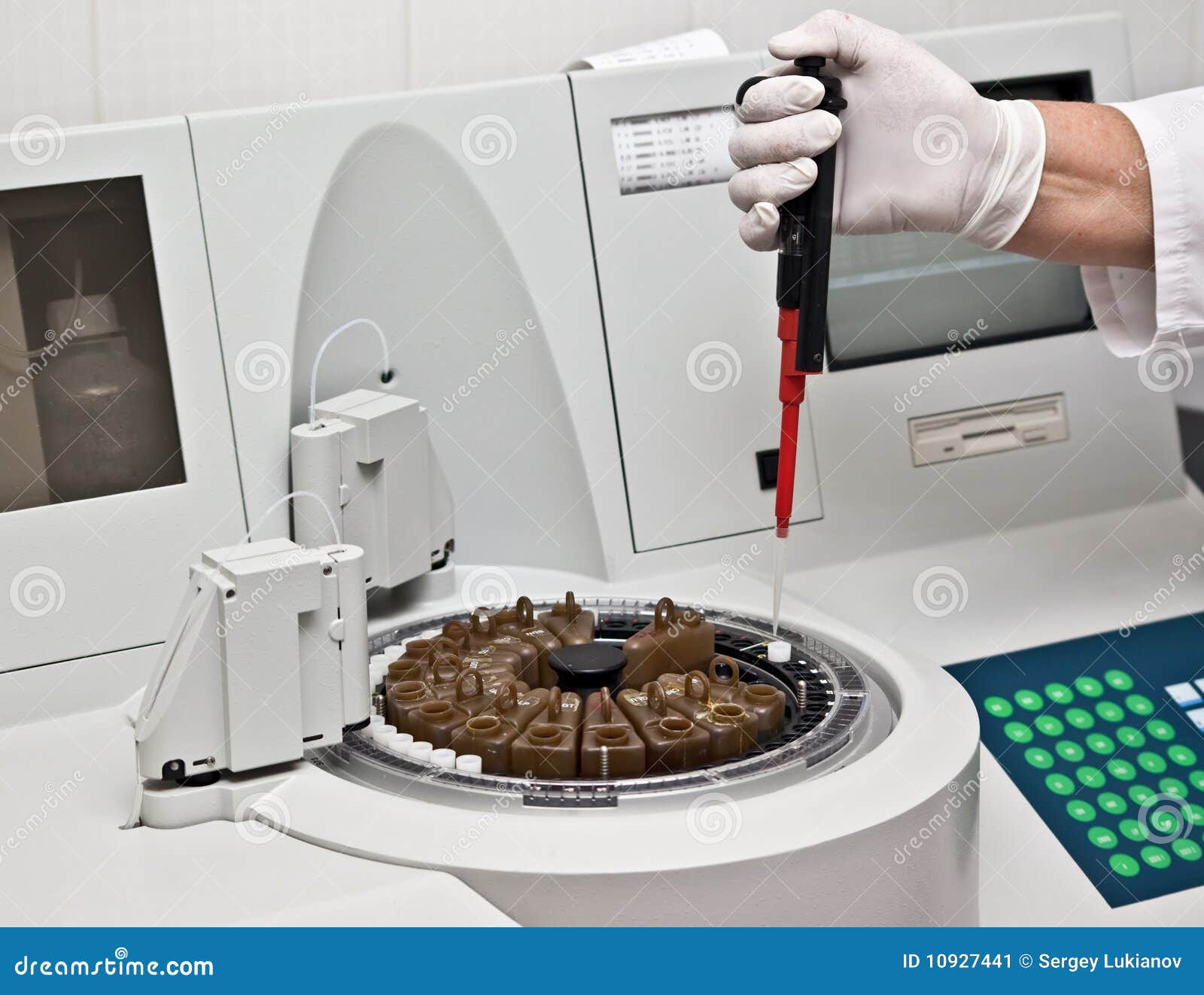 Effectuer Des Essais En Laboratoire Image stock - Image du bouton ...