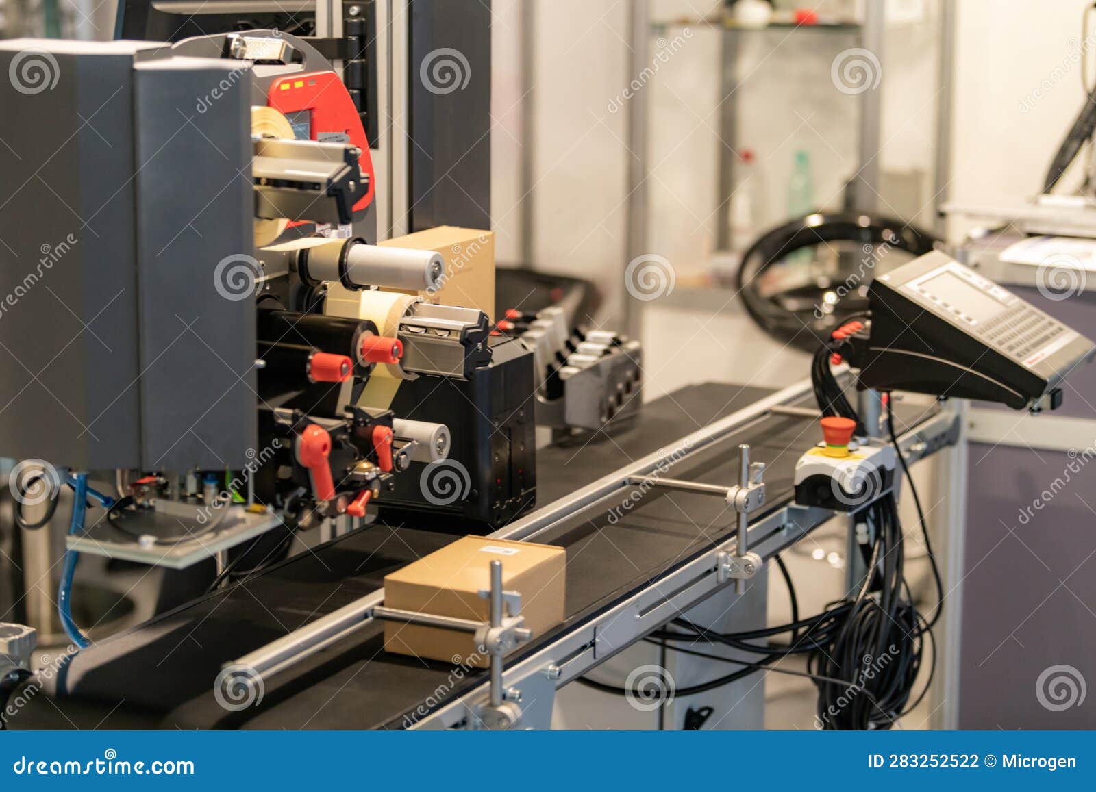 Efficient Industrial Transport: Flat Belt Conveyor Systems for Smooth ...