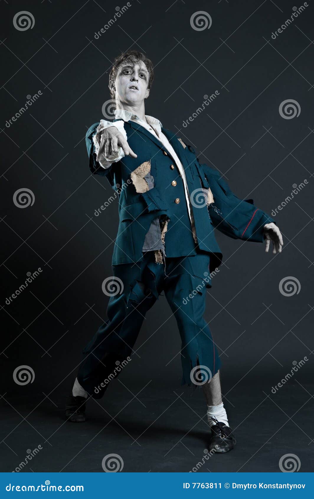 Effrayer terrible de zombi image stock. Image du pâlot - 7763811