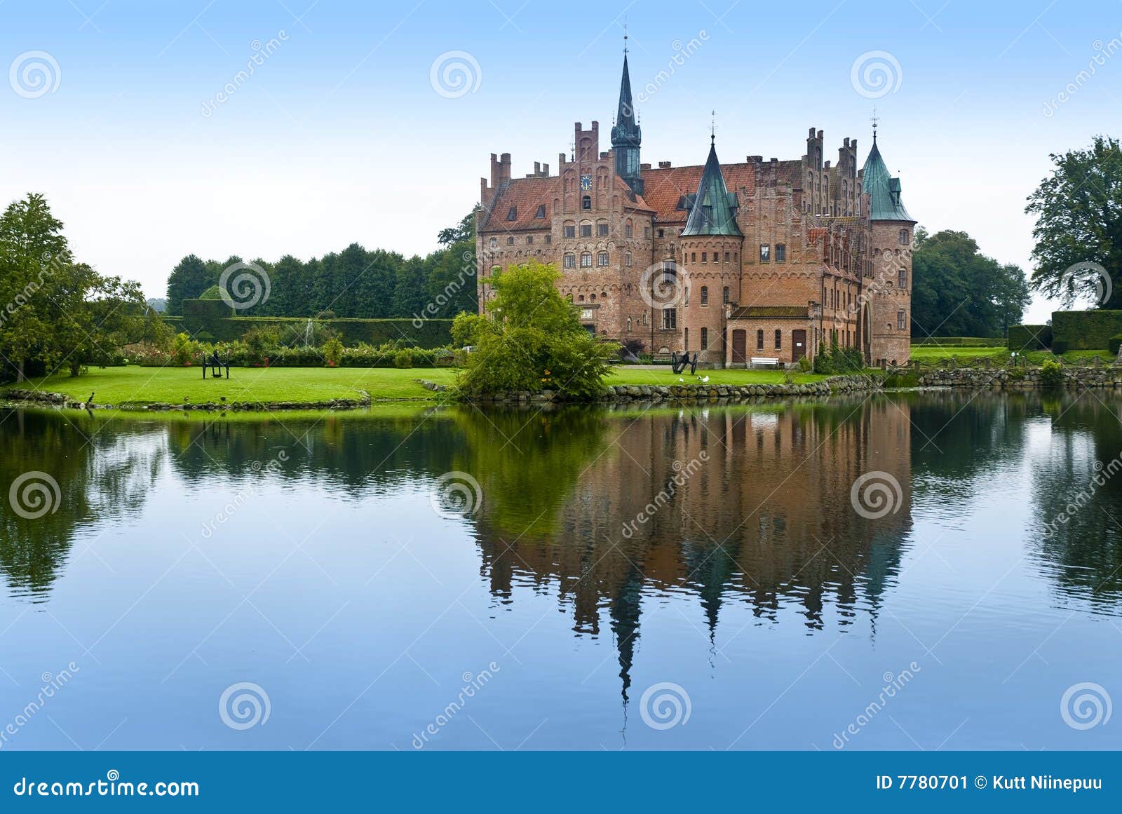 Egeskov Castle Stock Image | CartoonDealer.com #27171679
