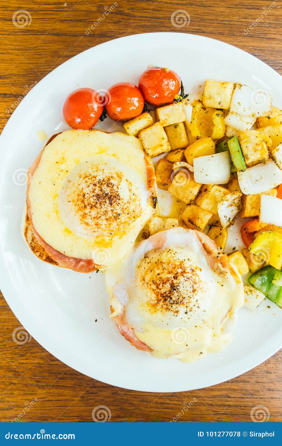 Egg Benedict with Vegetable for Breakfast Stock Photo - Image of green ...