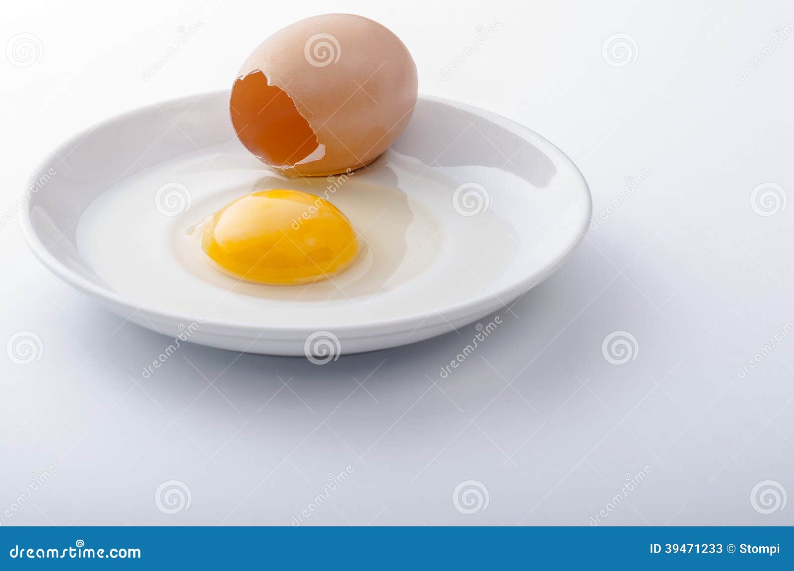 Egg and shell stock image. Image of isolated, plate, brown - 39471233