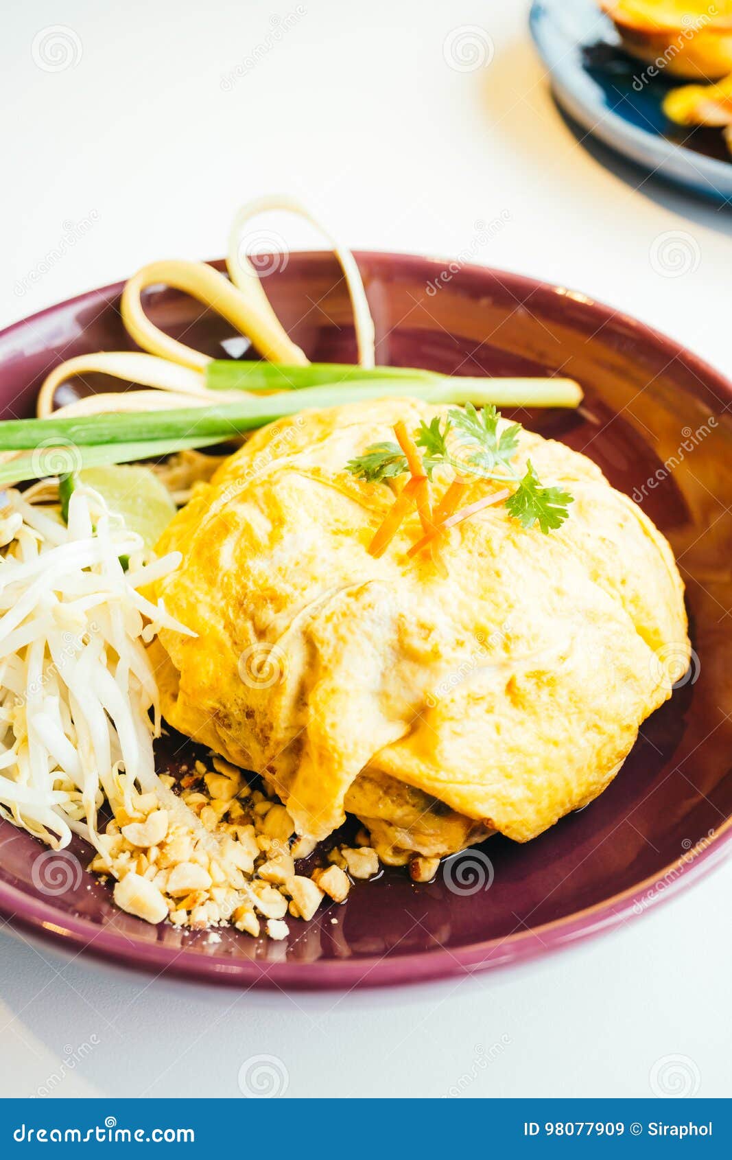 Egg wrap pad thai noodle stock image. Image of sprouts - 98077909