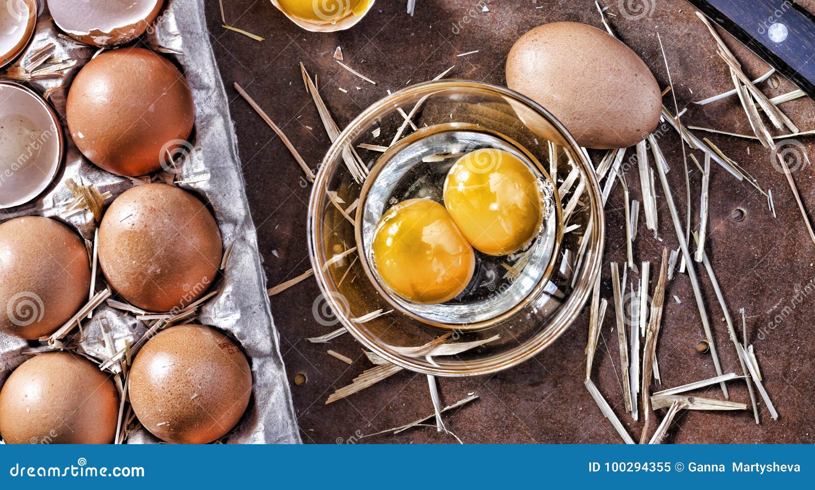 Eggs and a Shell on the Farm Stock Image - Image of green, life: 100294355
