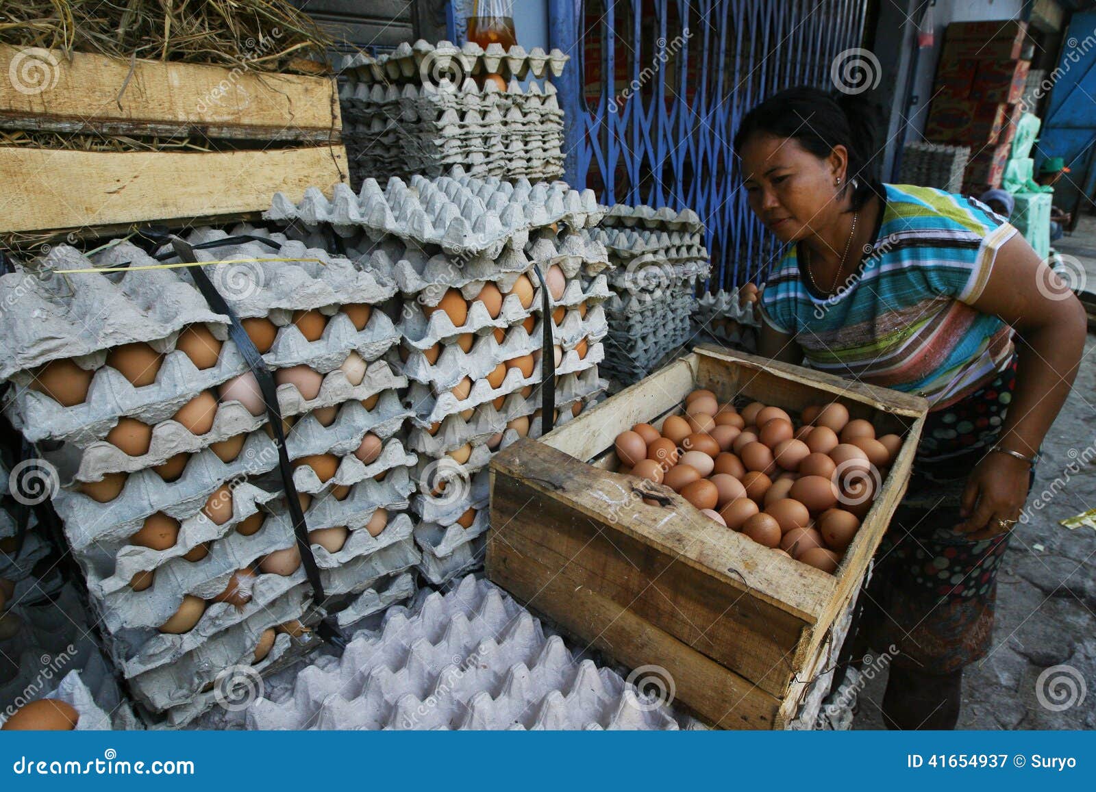 Eggs editorial photography. Image of pack, city, traders - 41654937