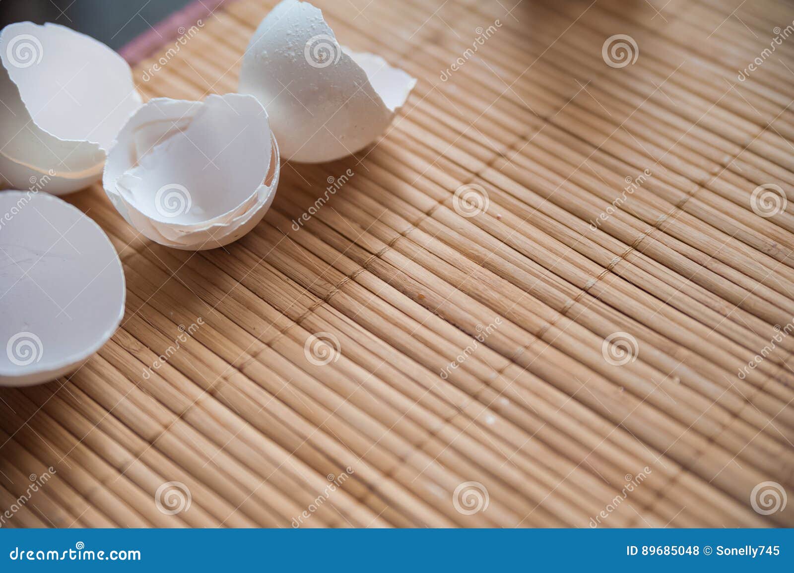 Eggshell on a Wooden Background Stock Photo - Image of shell, easter ...