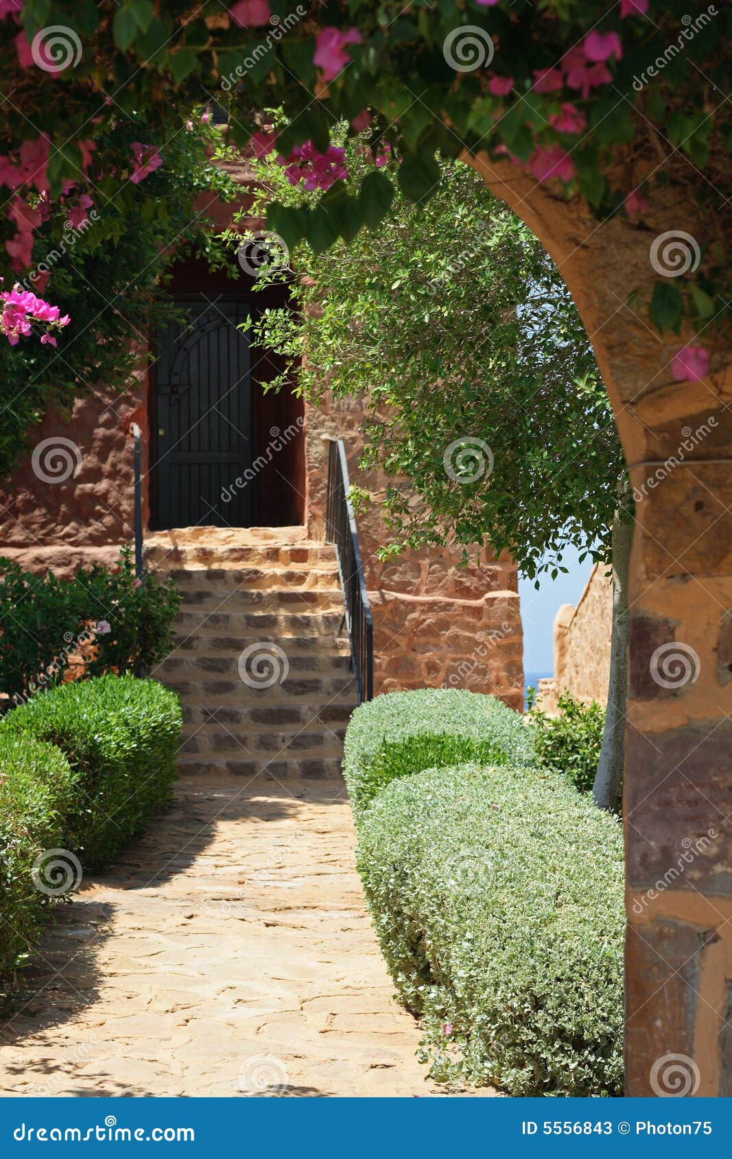 Egyptian bungalow stock image. Image of parapet, archway - 5556843