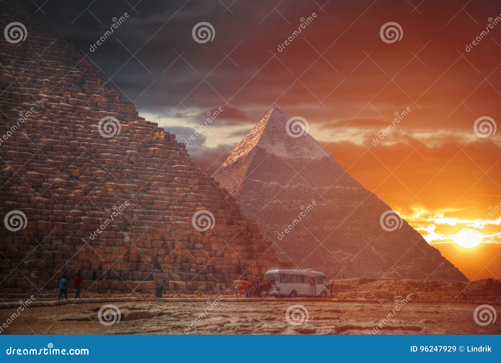 Pyramids And Ancient Buildings In Archaeological Site Of Palenque ...