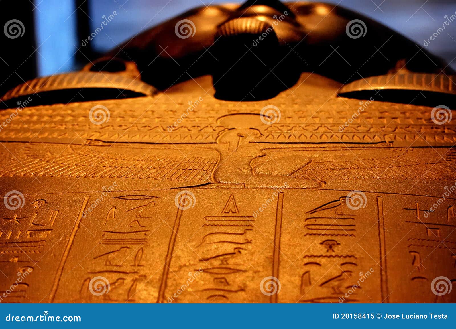 Egyptisk sarkofag redaktionell foto. Bild av pyramid - 20158415